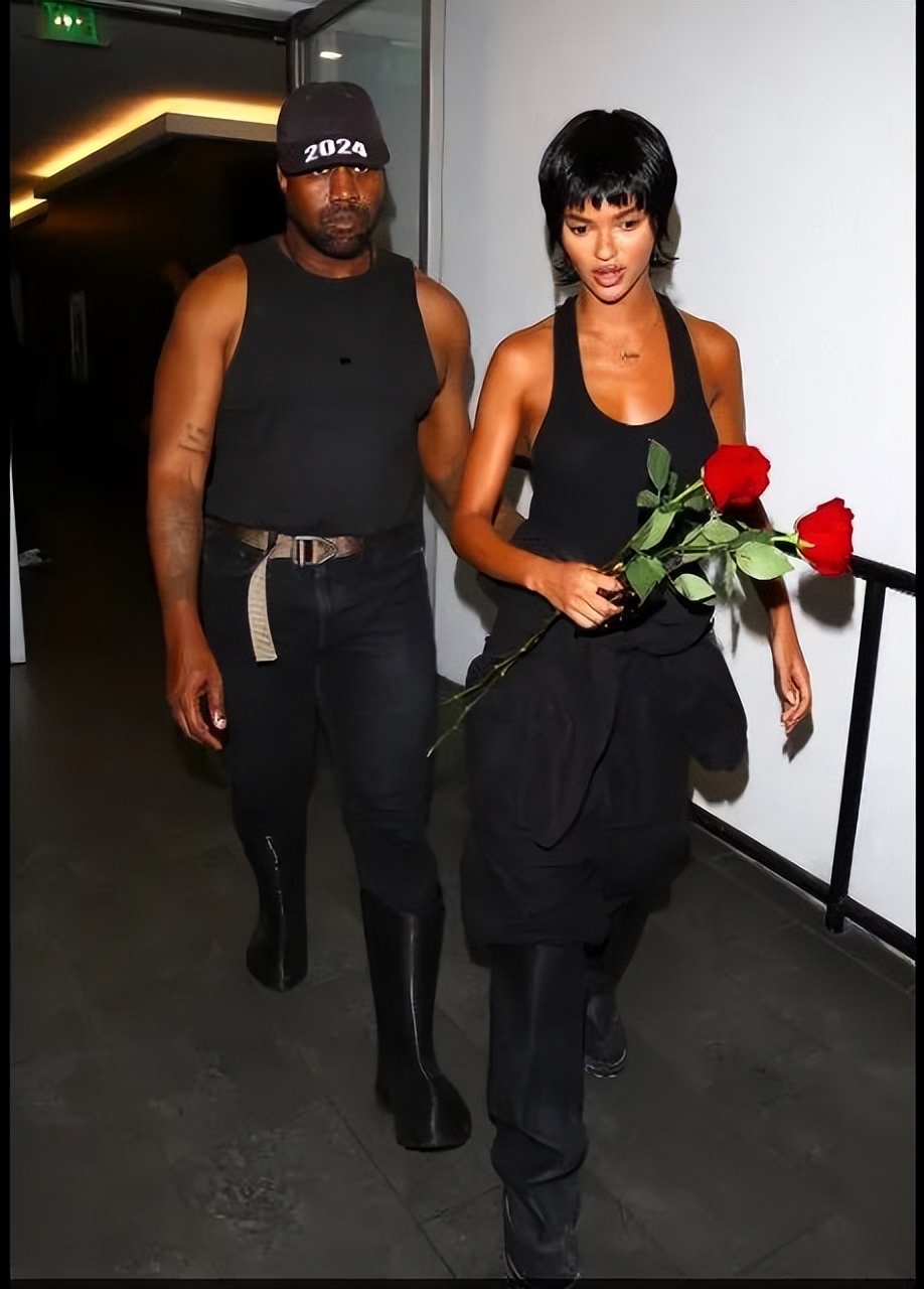 Kanye and his 21-year-old supermodel girlfriend kiss on the street, and ...