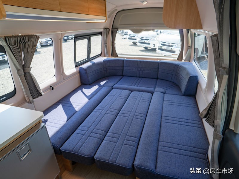Four-wheel drive version of Toyota HIACE Hiace RV, 2.7L displacement 6AT automatic transmission ...