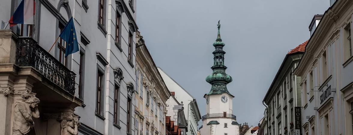 Ukraine and its staunchest ally fell out overnight, military aid was ...