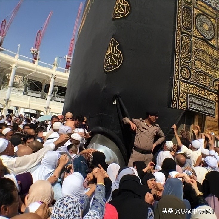 Demystifying the Kaaba: Kaaba Black Stone - Meteorite from outer space ...
