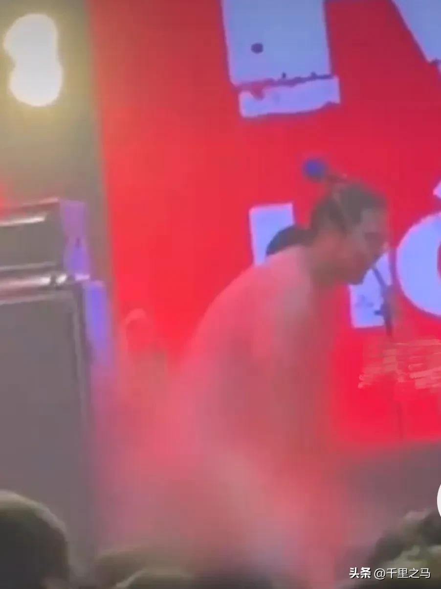 too crazy! The band took off their pants in public - iMedia