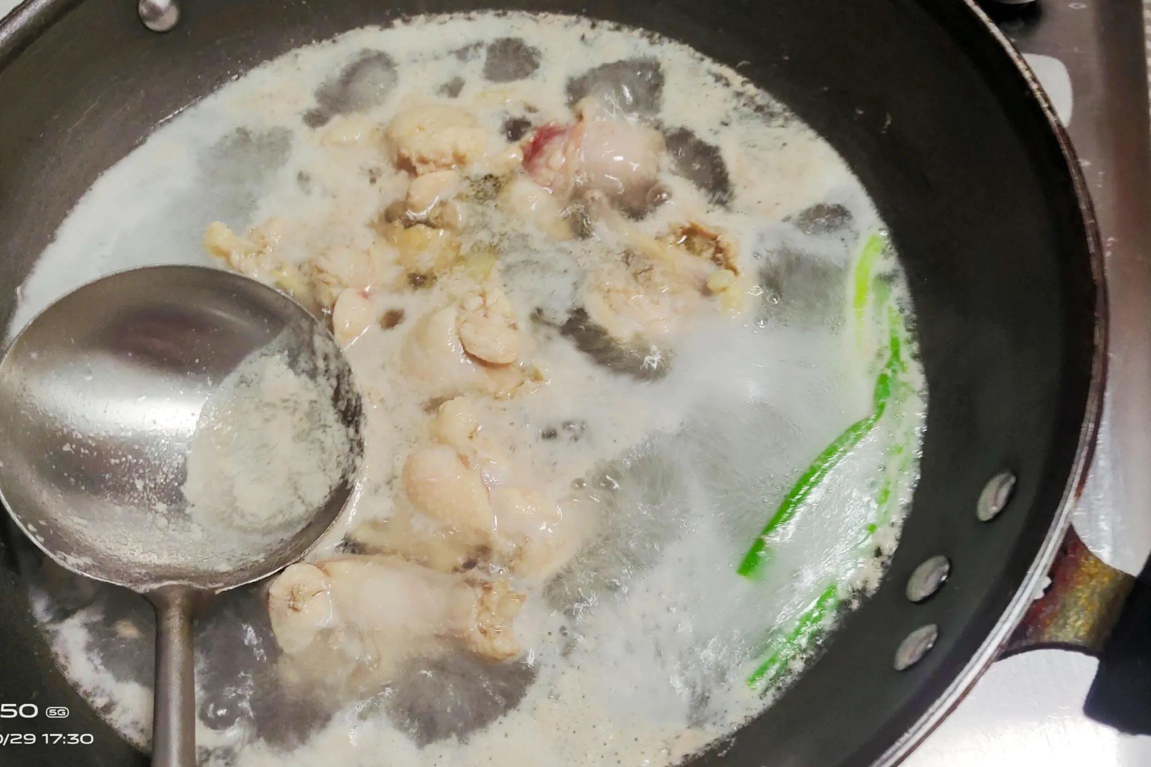 The home-style practice of chicken wing root, the steps are detailed ...