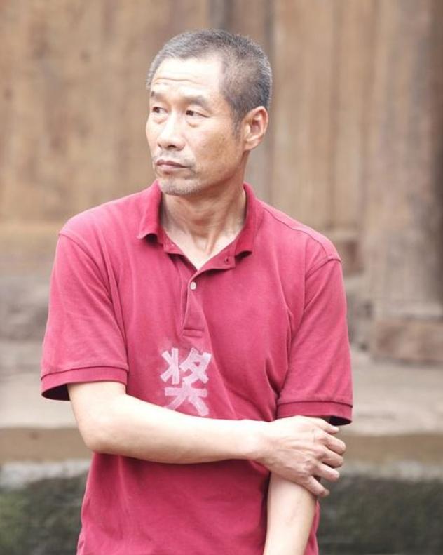 National first-class actor Liu Peiqi appeared at the dinner and had a ...