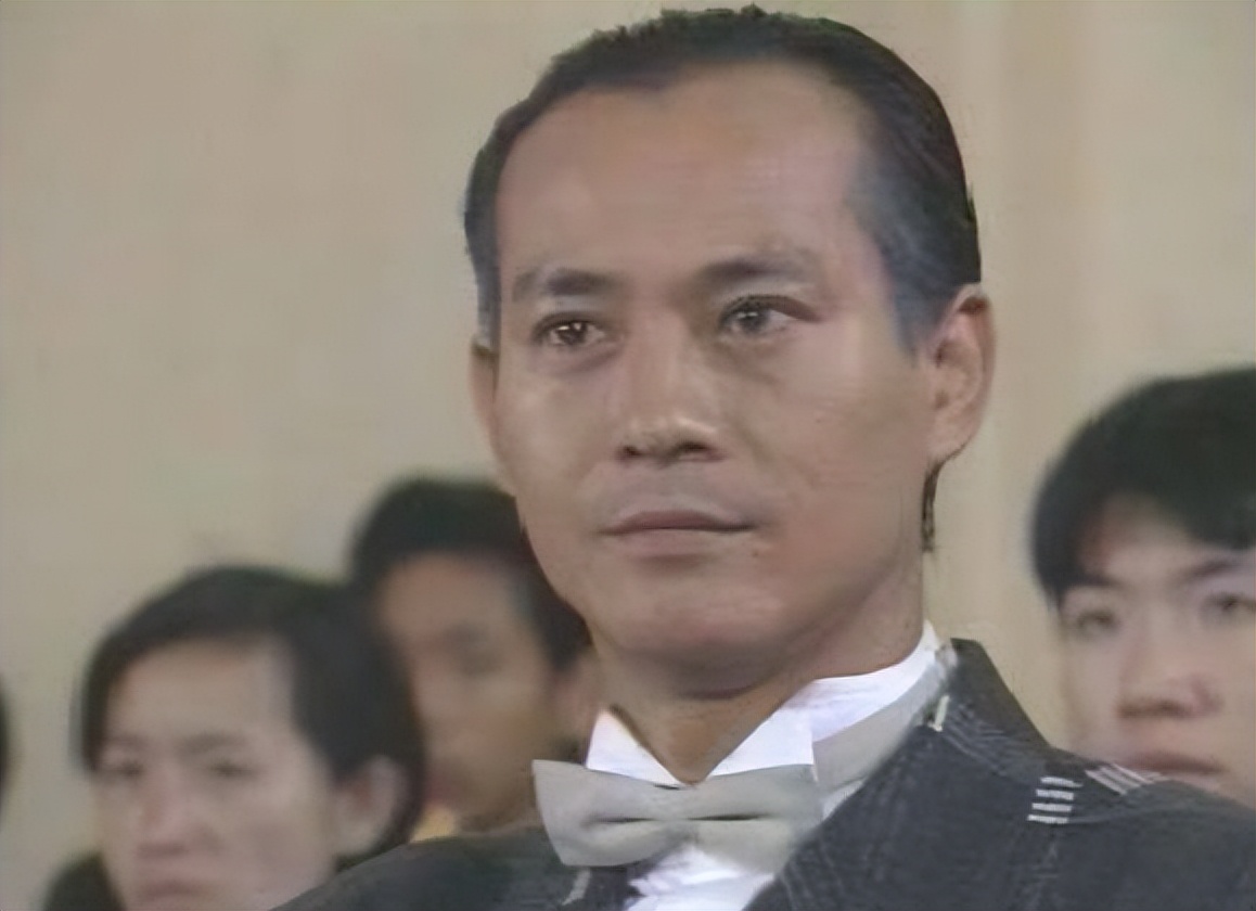 When he was young, his appearance was against the sky, and he became a ...