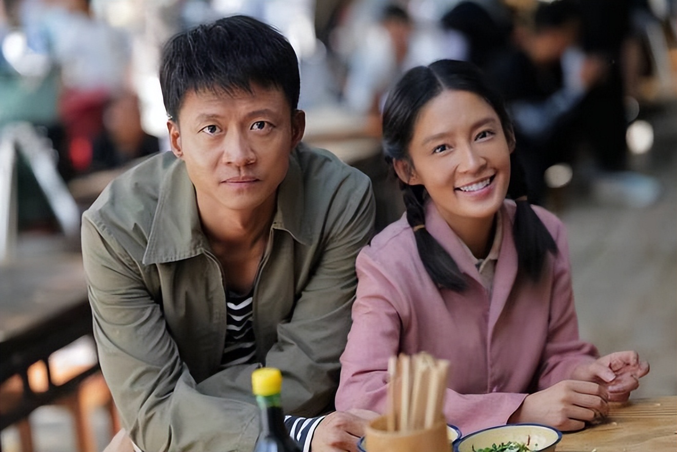 Passing blades to the audience on Ching Ming Festival, the biggest ...