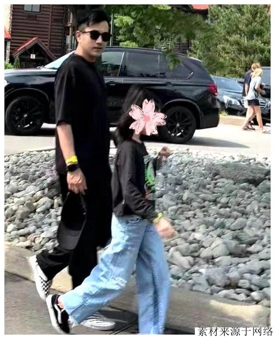 Hawick Lau showed up in Canada with her daughter. The 9-year-old Xiao ...