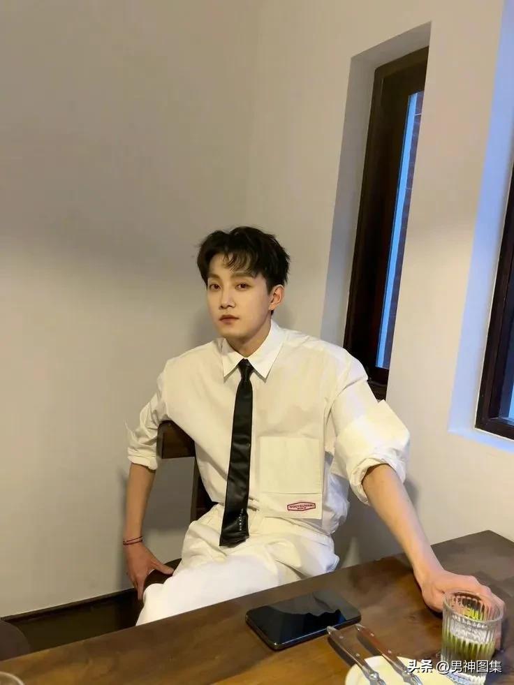 Seeing the handsome and lovely Fan Shiqi in Overcoming Toughness - iNEWS