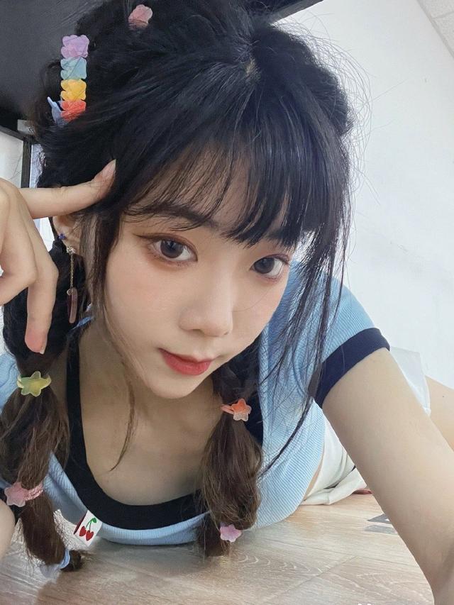 Secretly filming a roommate taking a bath and sending the video to her boyfriend, is the head of ...