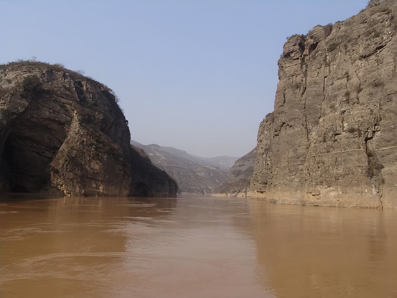 The narrowest place of the Yellow River in the world is here. The ...