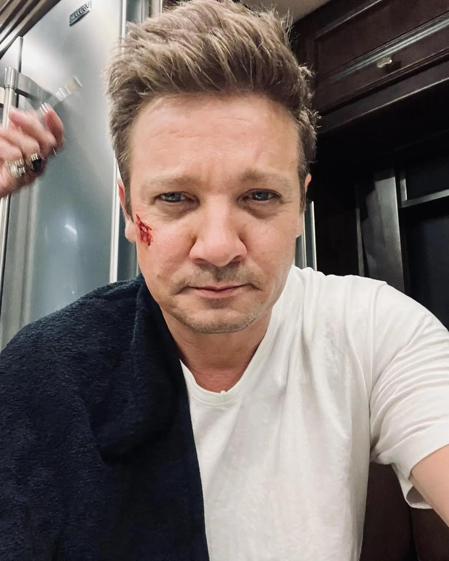 Marvel star Hawkeye injured, Jeremy Renner updated - airlifted to ...