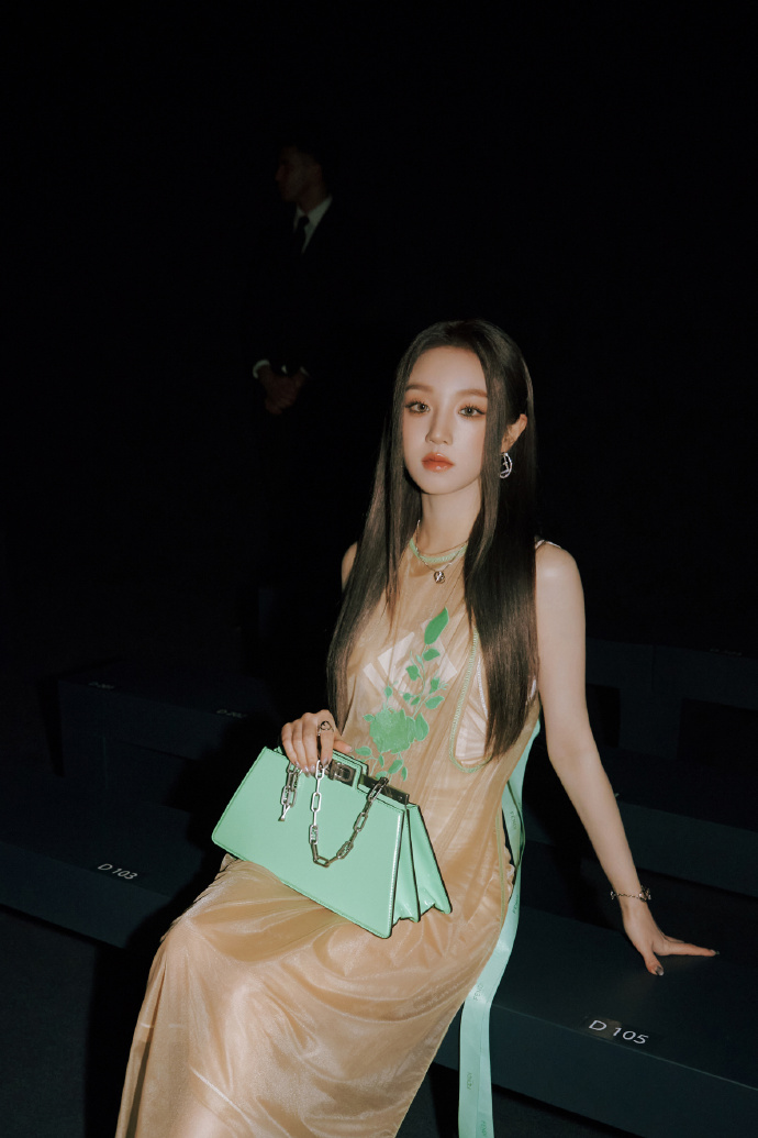 Song Yuqi's new variety show was recorded with Chen Weiting and others ...