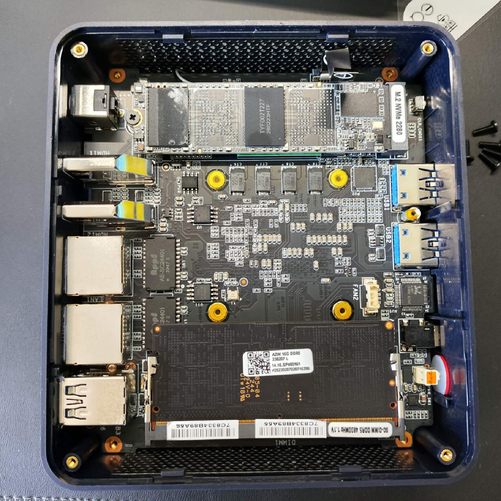 Zero moment EQ12 mini computer shell replacement process and internal ...