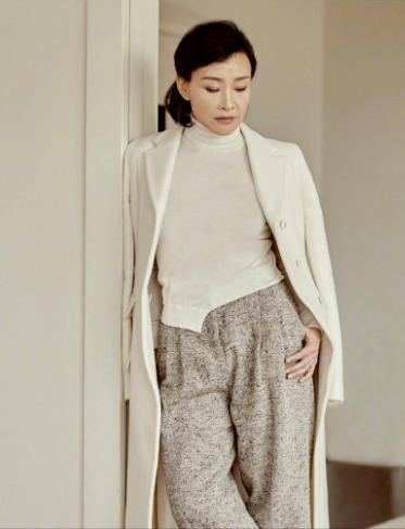 Chen Chong and Zhang Yu are all 60+ old people in the same frame, and ...