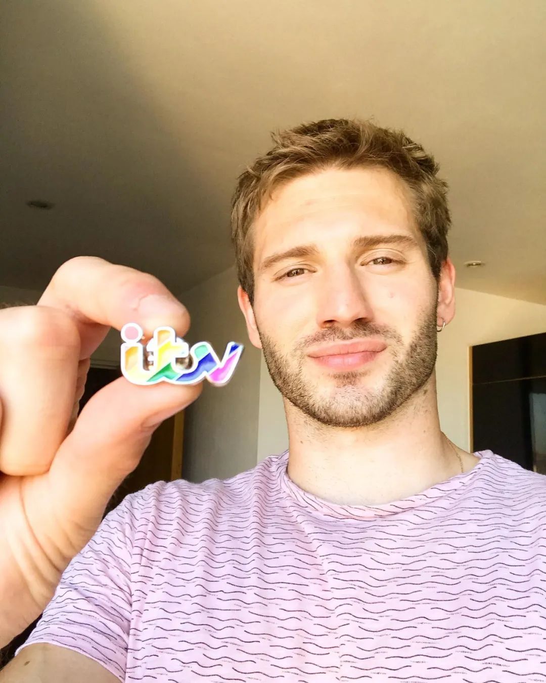 British actor Alexander Lincoln officially comes out as gay - iNEWS