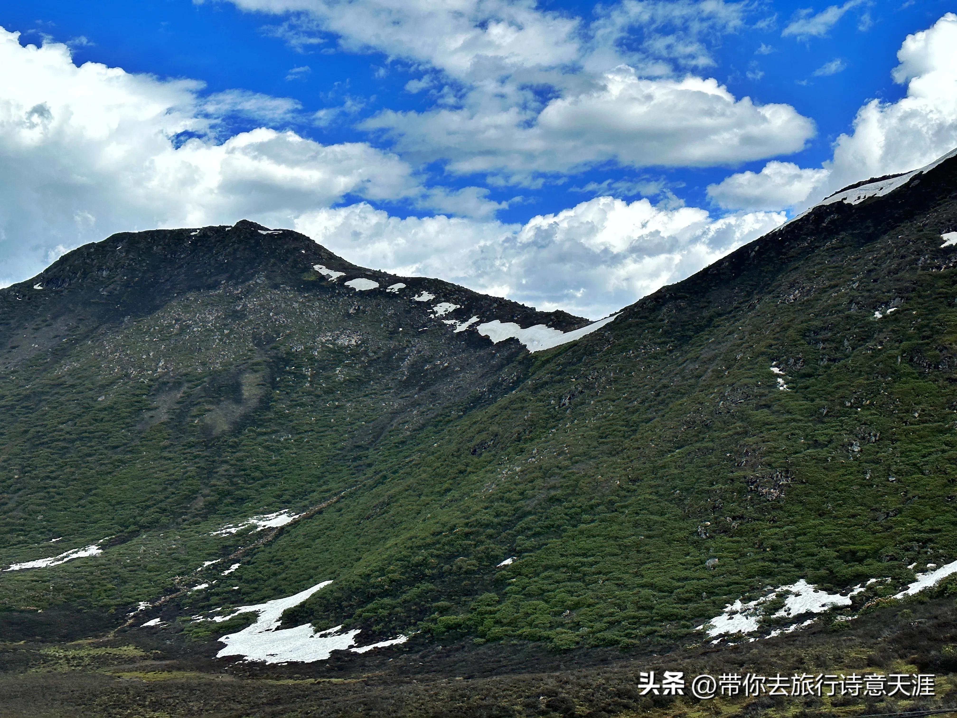 Viewing platform at the Pass of Mount Sejila in Tibet, overlooking ...