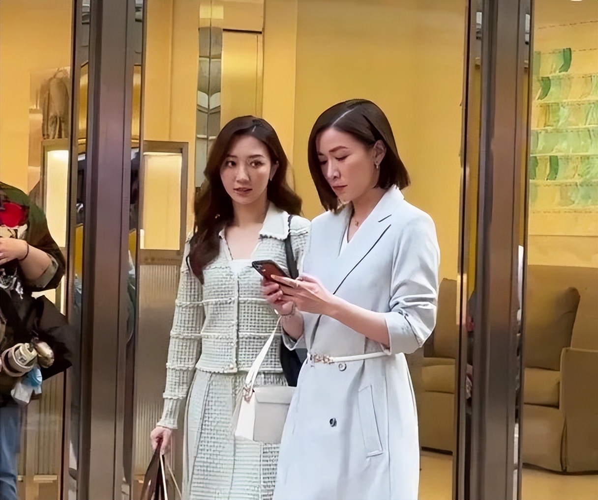 Miss Hong Kong's He Yiting won the big prize and bought a new car to ...