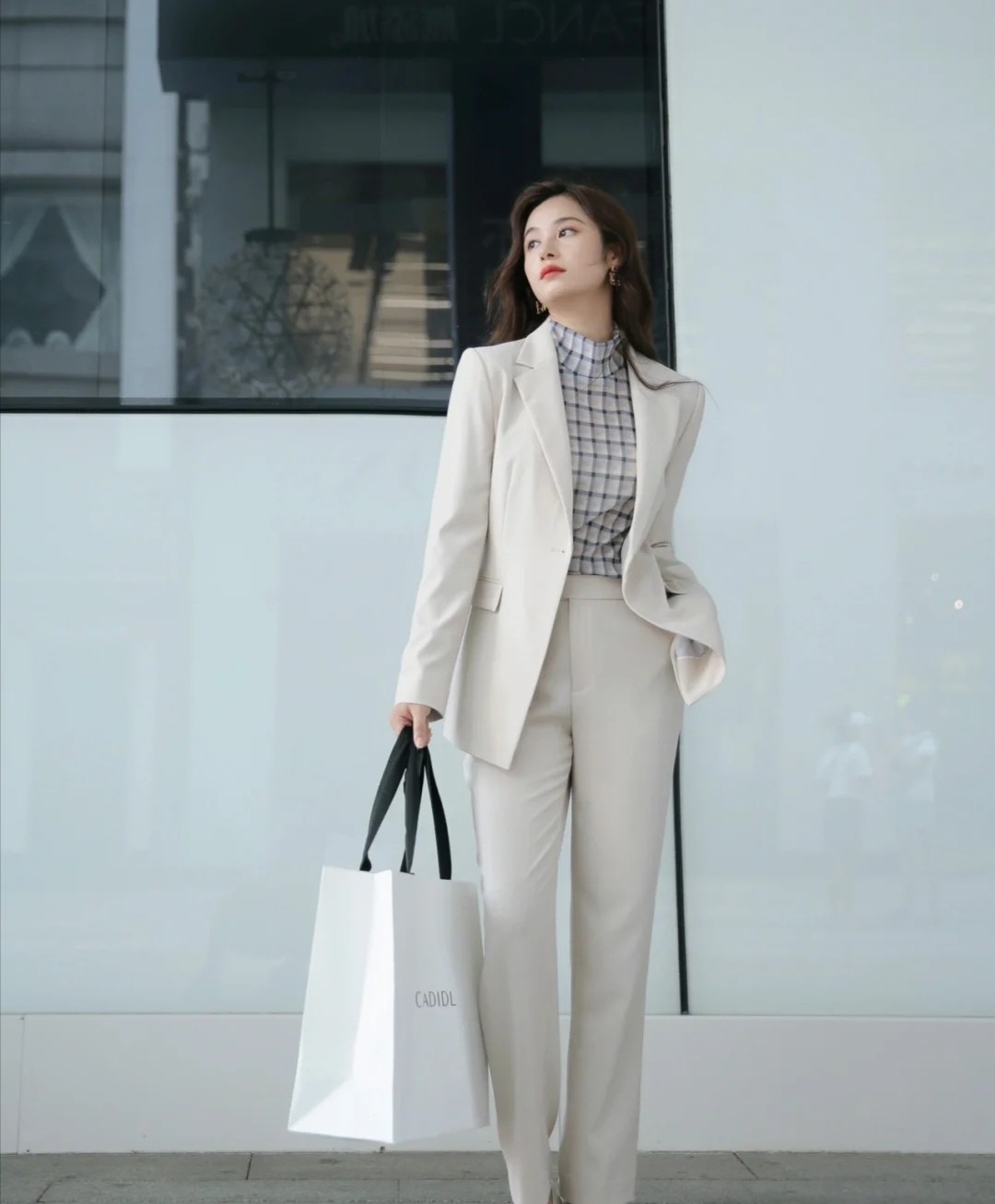 A woman with real temperament, when wearing a suit with these three ...