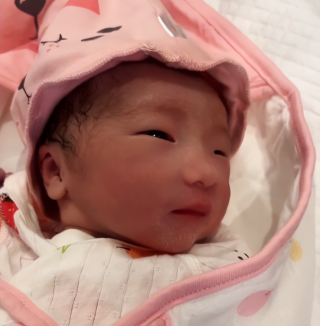 Li Minglin's daughter-in-law has given birth to a child, her face is ...