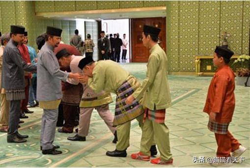 The king of Brunei lives in extreme luxury, why is he still loved by ...