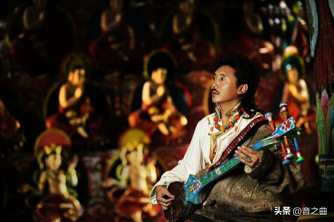 The famous Tibetan singer Rongzhong Erjia has 16 Tibetan songs, each of ...