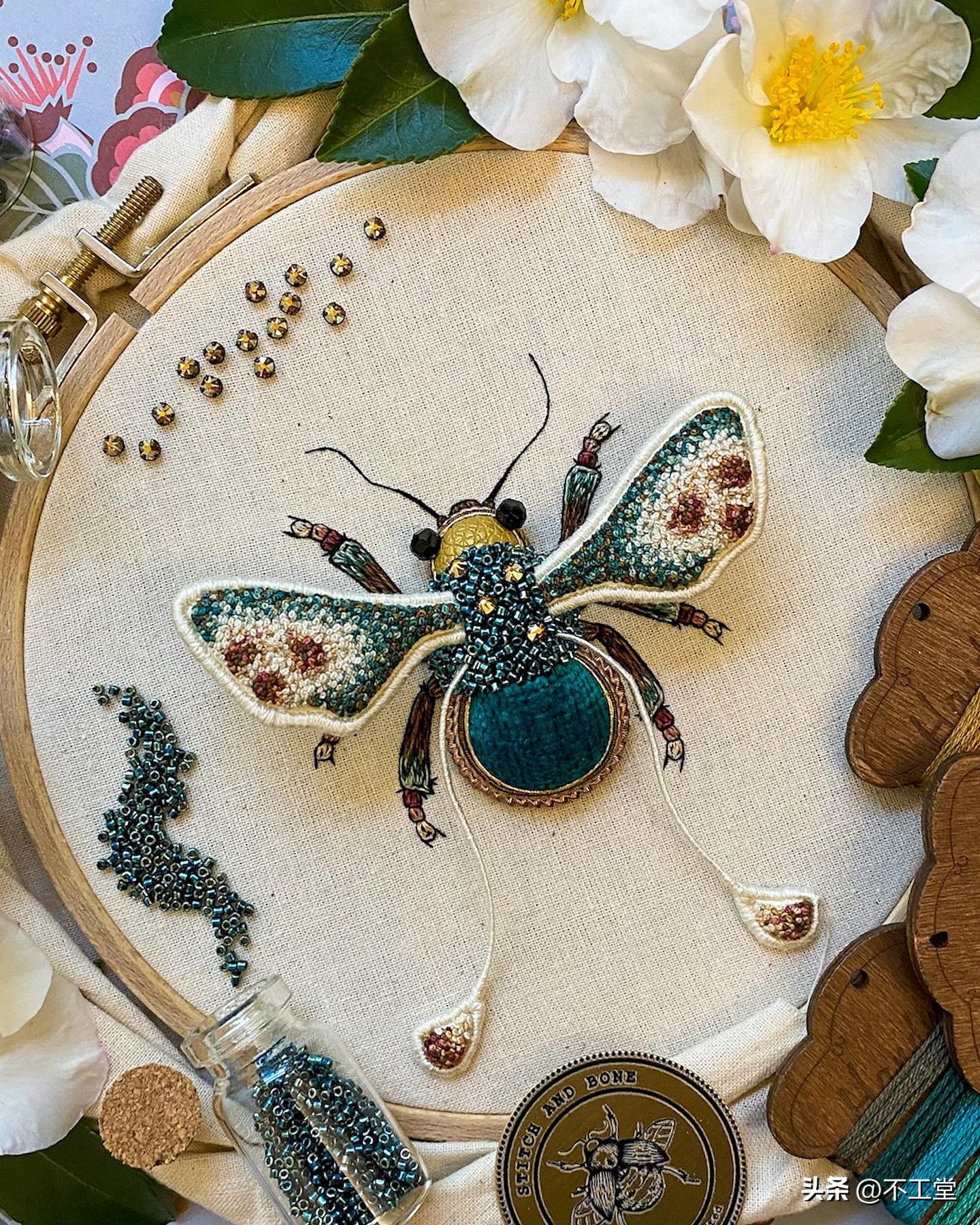 High-end three-dimensional insect bead embroidery - iMedia