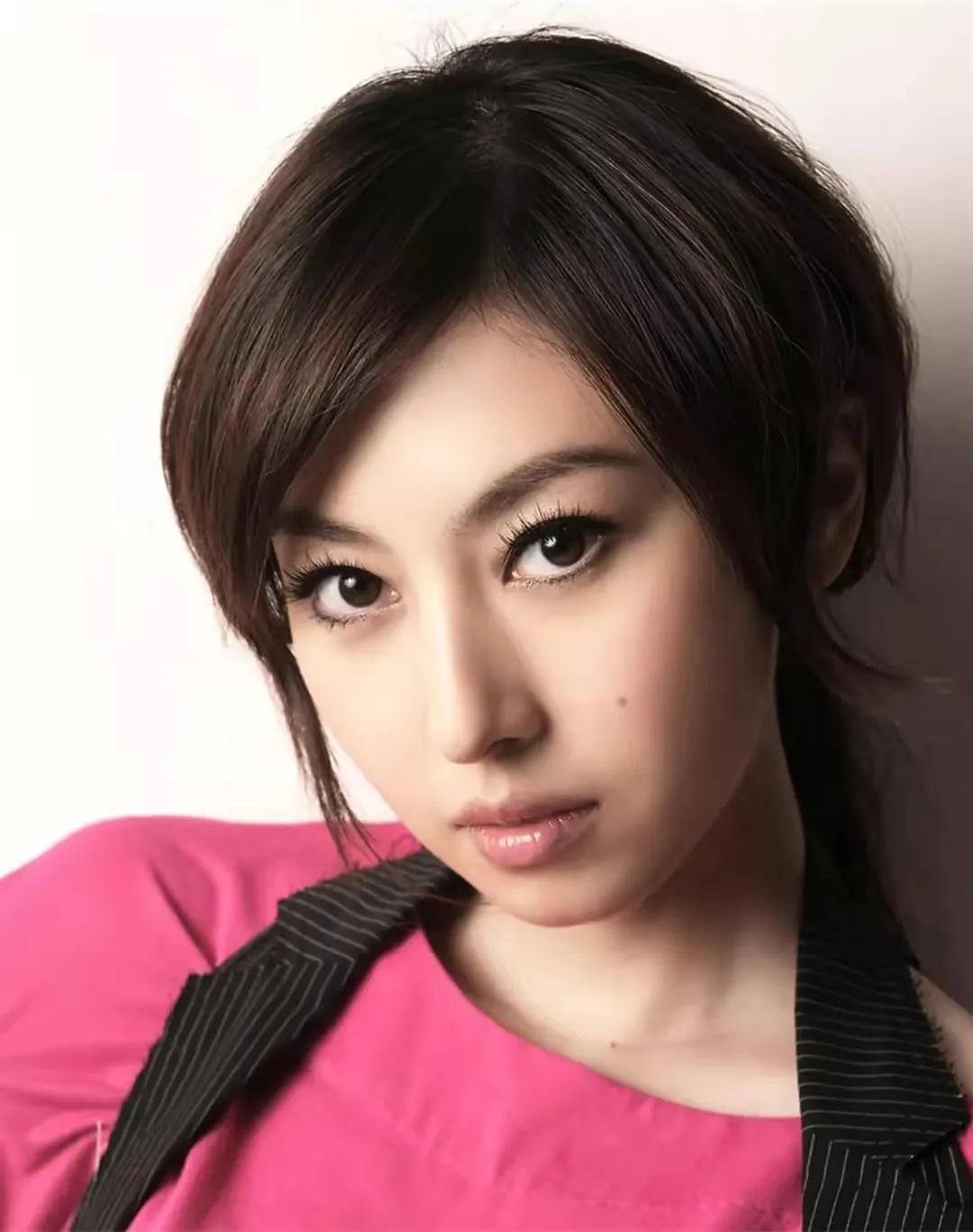 Jia Xiaochen: gentle and generous, charming and charming, full of charm - iMedia