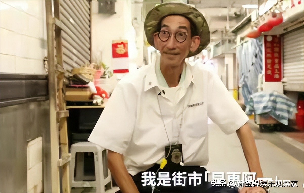 Paul Che revealed that his new job is to disinfect the room, and ...