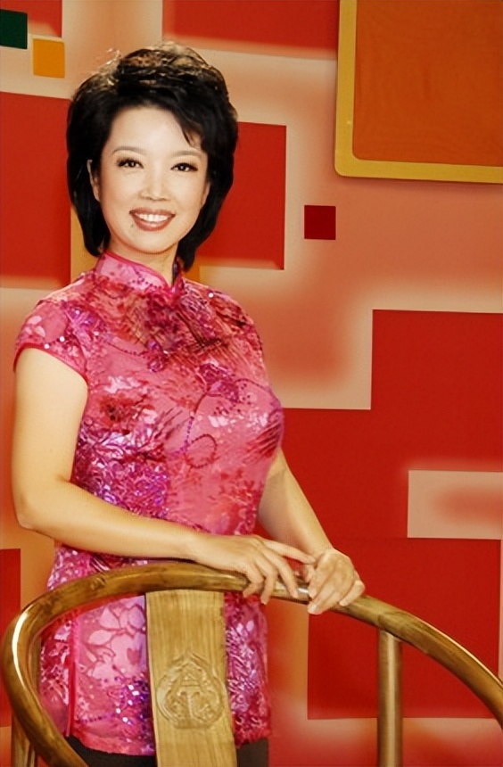 Huang Wei, the host of "Sunset Red": a friend of the elderly, took care ...