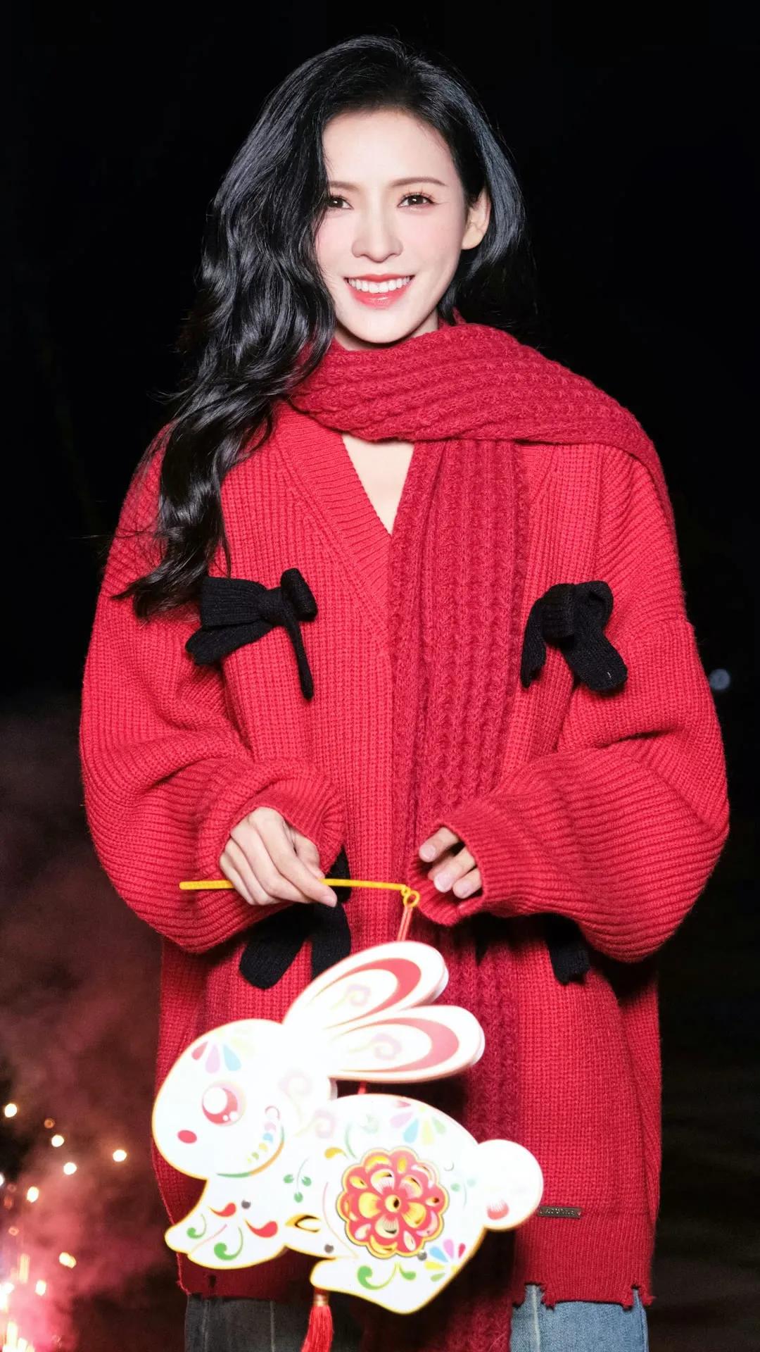 Zhang Yuxi, how many people are fascinated by a red dress - iNEWS