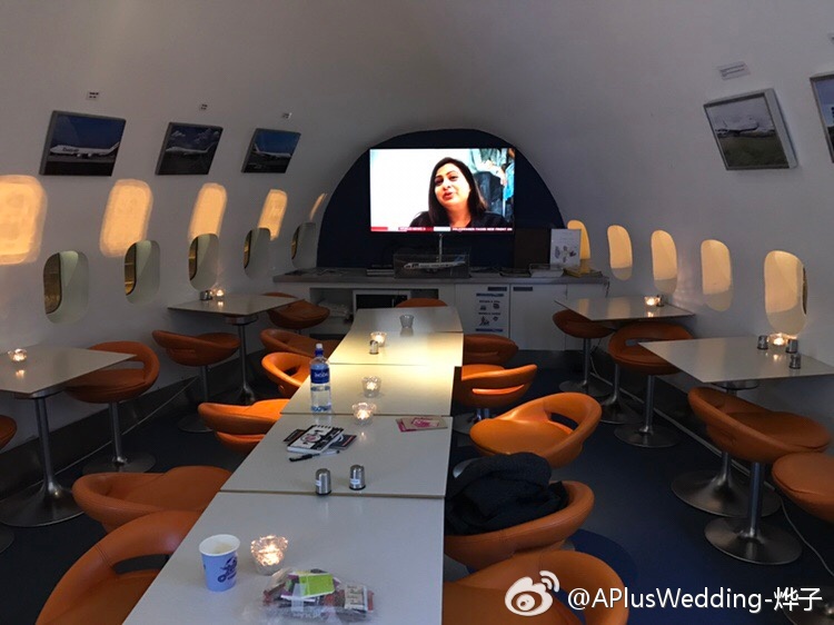 What is it like to sleep a night at the hotel Jumbo Stay on a Boeing ...