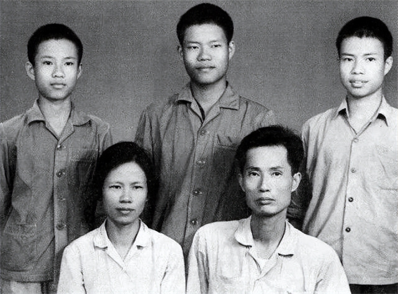 In 1988, Wang Guangmei visited Lin Ruo but was rejected. She went alone ...