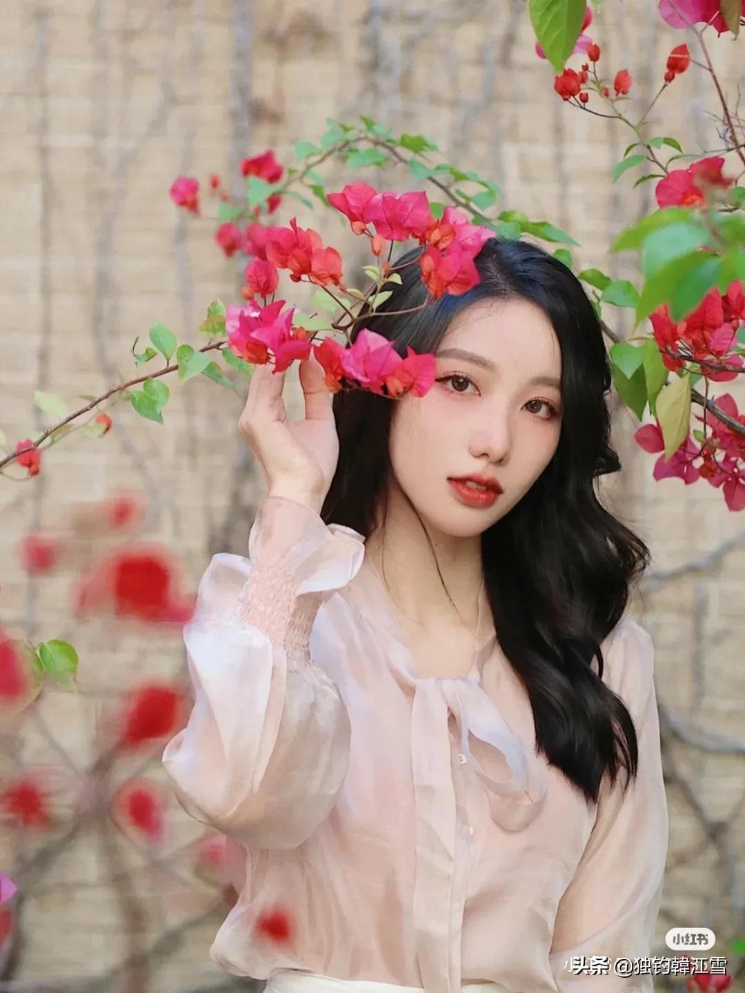 The beautiful girl in Hong Kong is as delicate as a blooming begonia ...