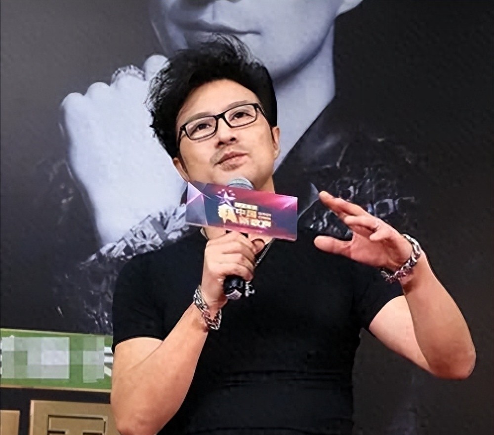52-year-old rock star Wang Feng: He has a happy family and became ...