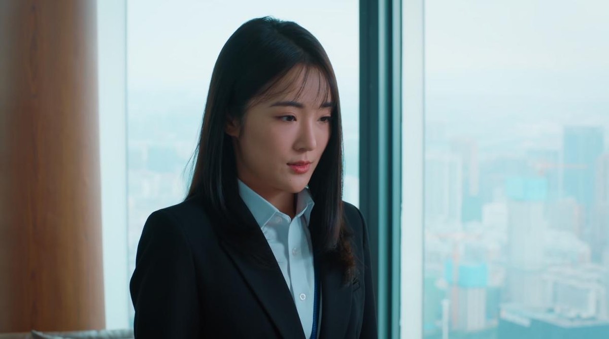 "Happiness to Ten Thousand Homes" "Old Pervert" Lawyer Han, staring at ...