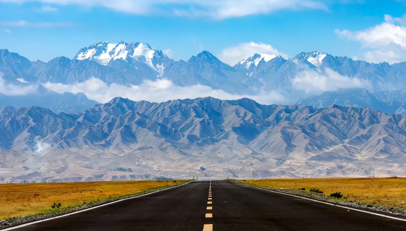 Known as the most beautiful 9 tourist roads in China, the scenery along ...