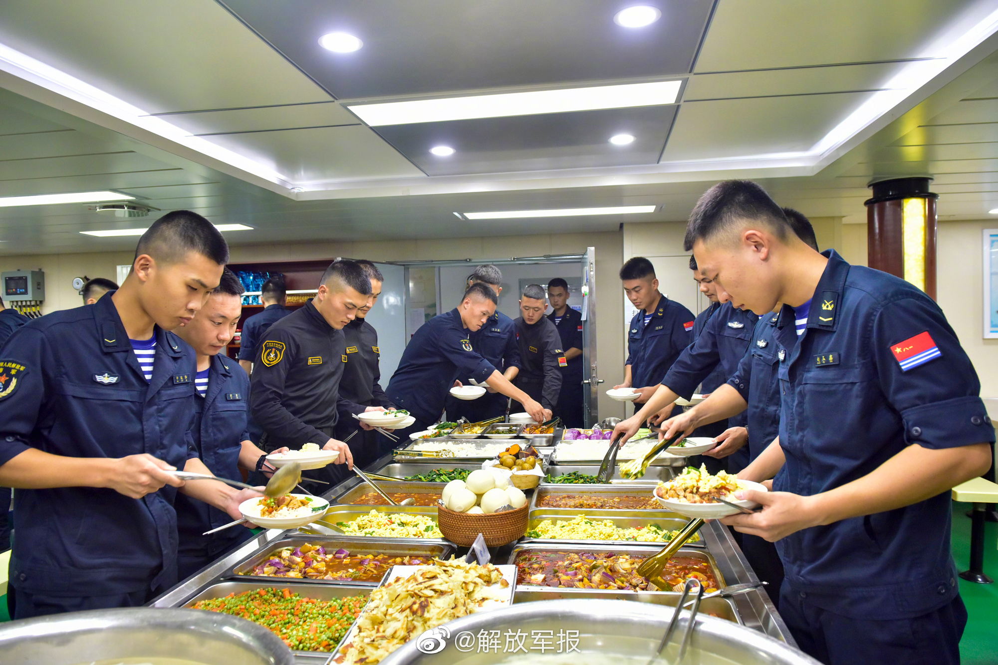 Take a look!What does the naval escort formation eat for lunch? - iMedia