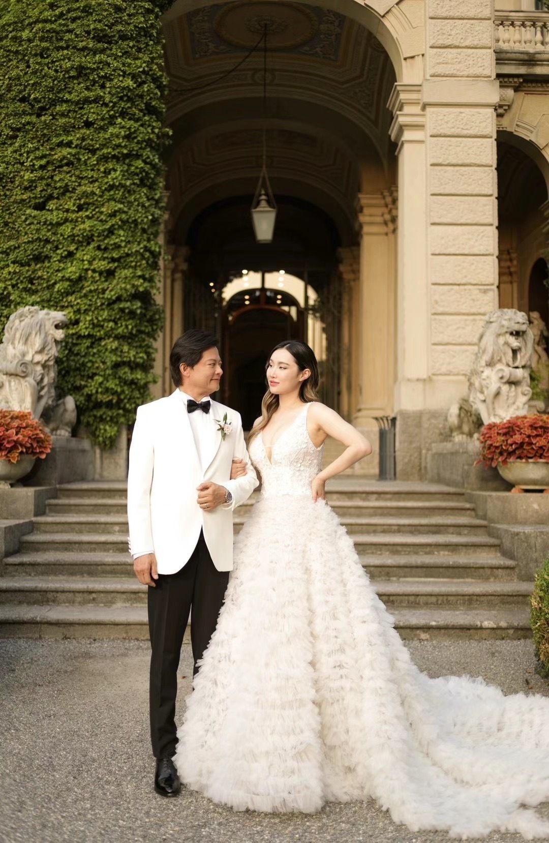 An old tree blooms with new flowers. Singer Warren Mok is 65 years old ...
