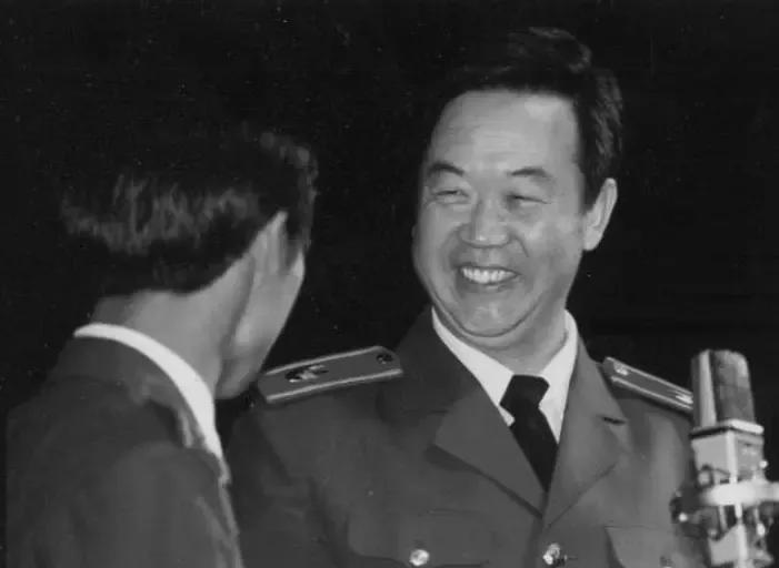 Farewell to cross talk superstar Yan Yueming, the king of crowd talk ...