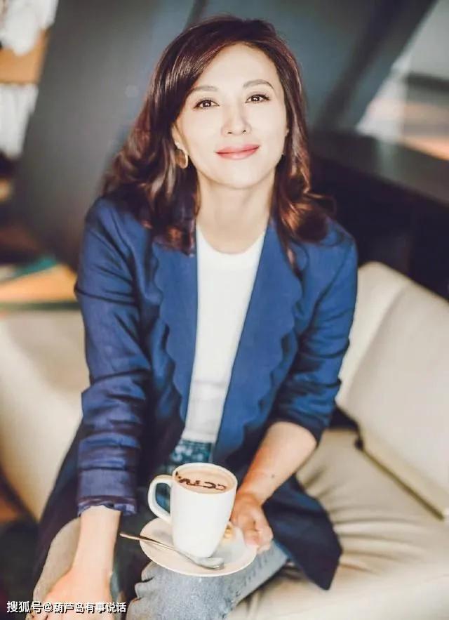 CCTV announcer Meng Tong - iNEWS