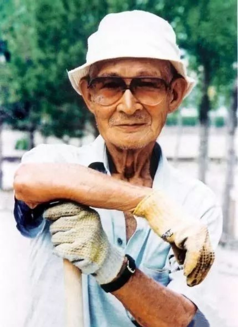 The 83-year-old man insisted on coming to China to plant trees, and ...