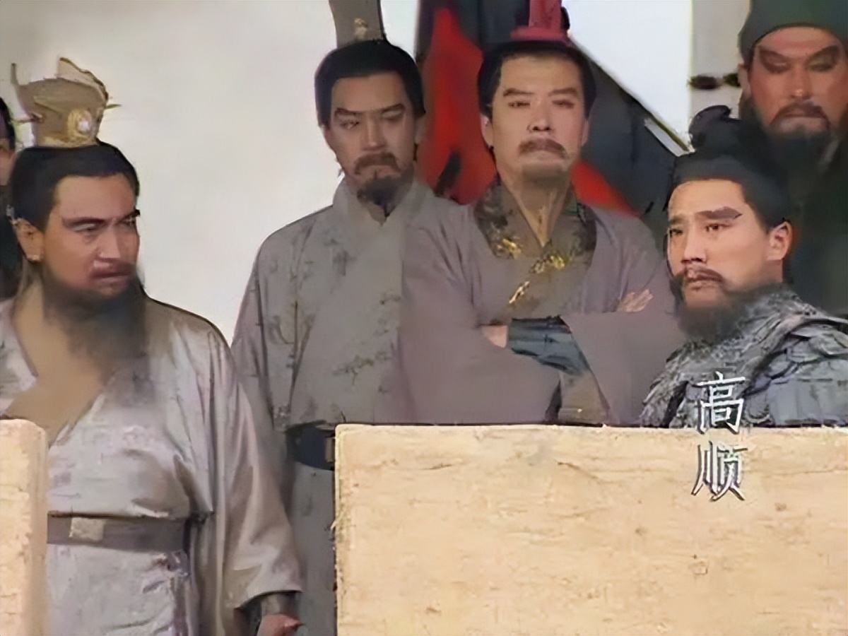 Upstairs at the White Gate, Cao Cao asked Liu Bei how to deal with Lu ...