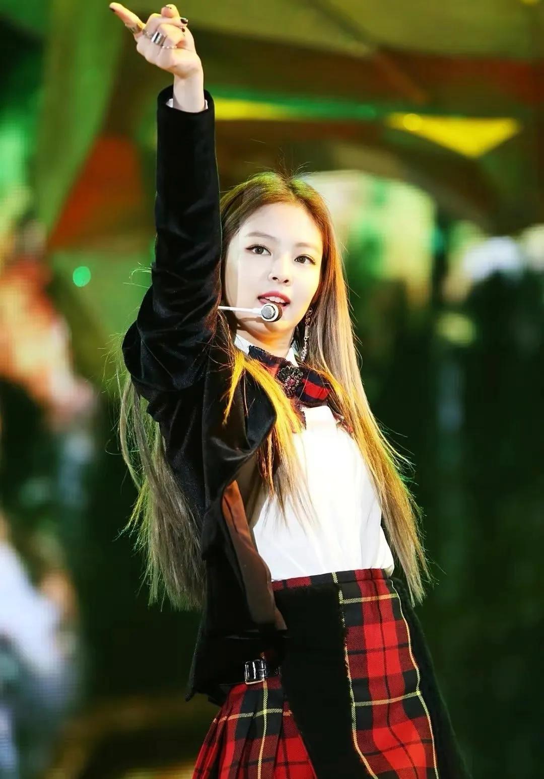 Jennie stage beauty - iNEWS