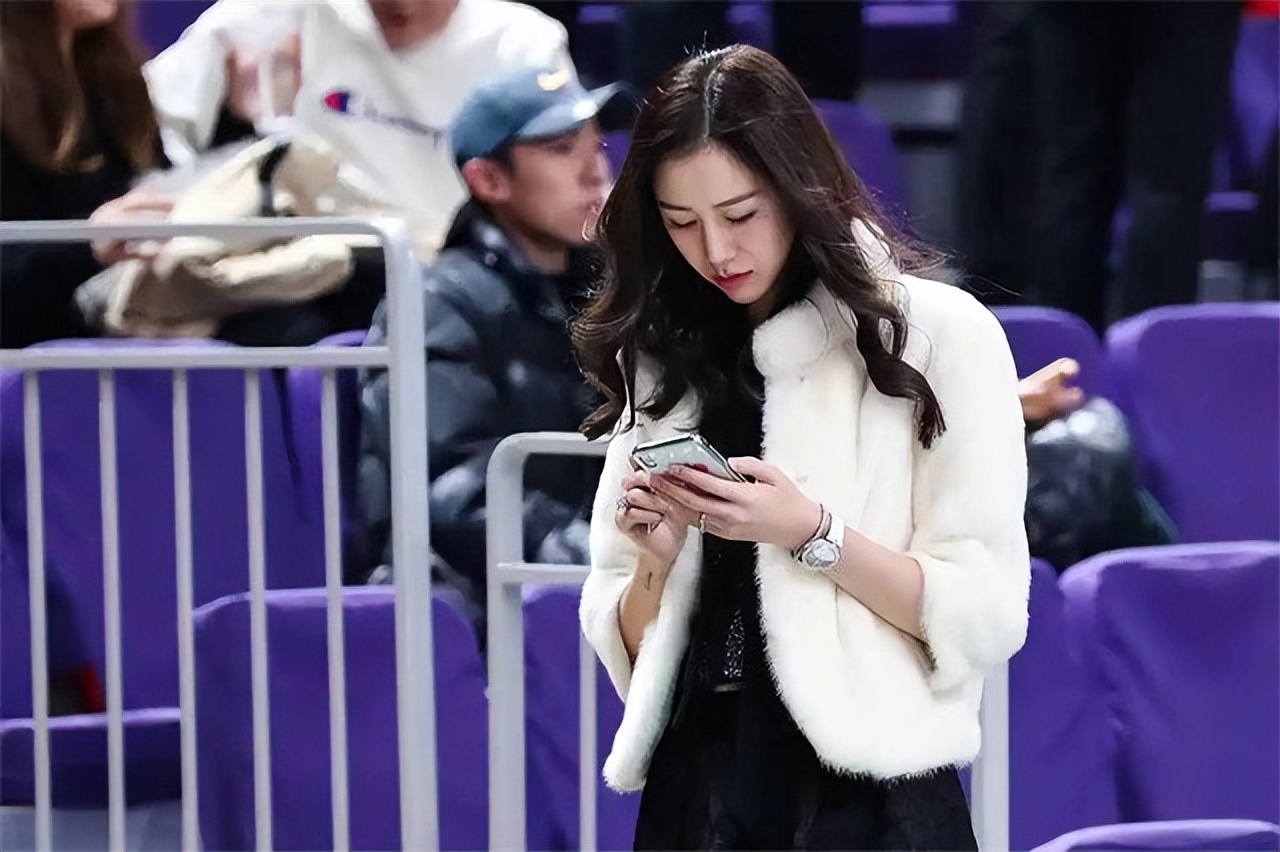 Current Situation of Sun Yue's Wife Chen Lu: Playing Golf and Wearing Famous Brands - iNEWS