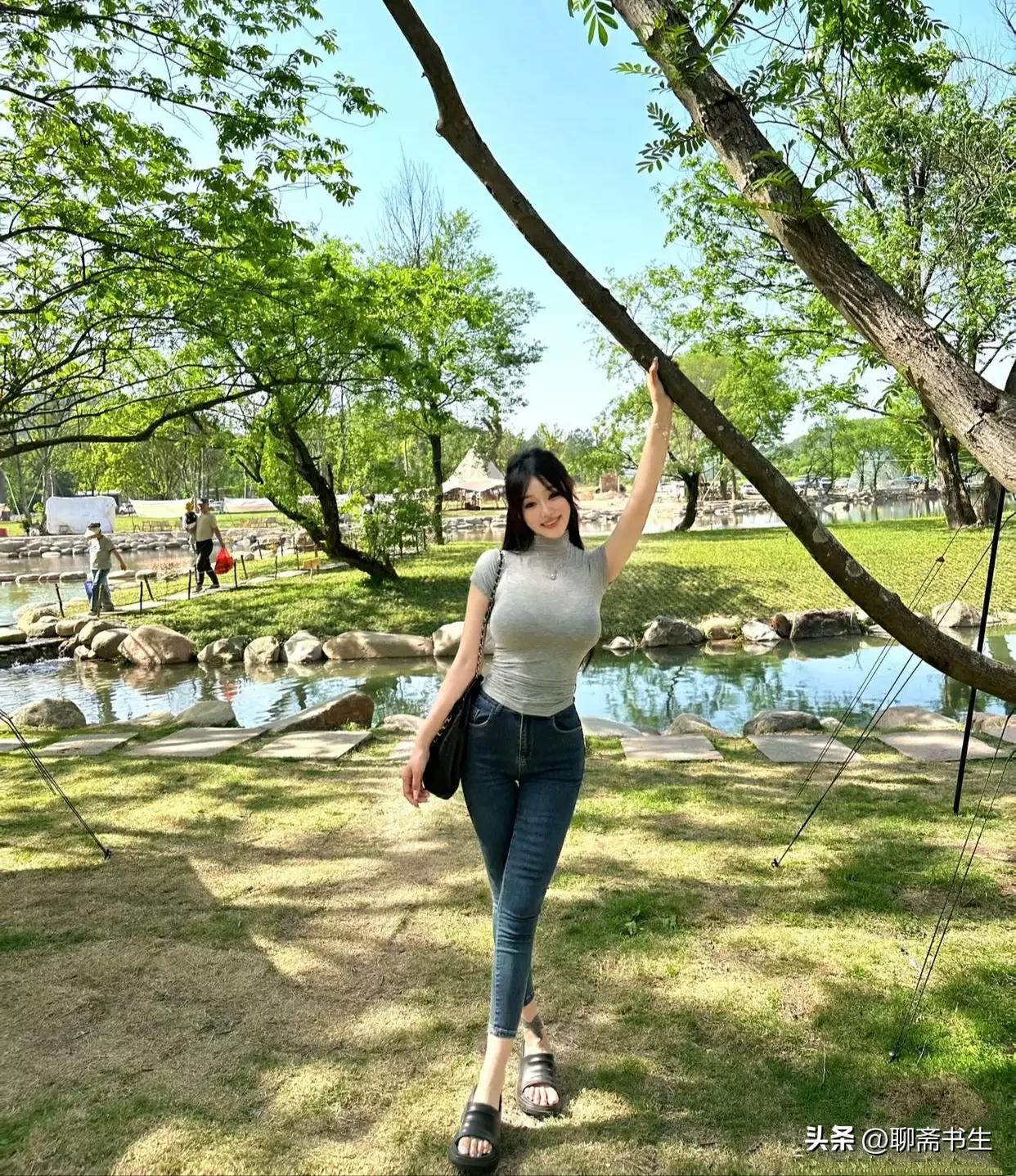 Dot the crimson lips · Xiaofeng who will give - iNEWS