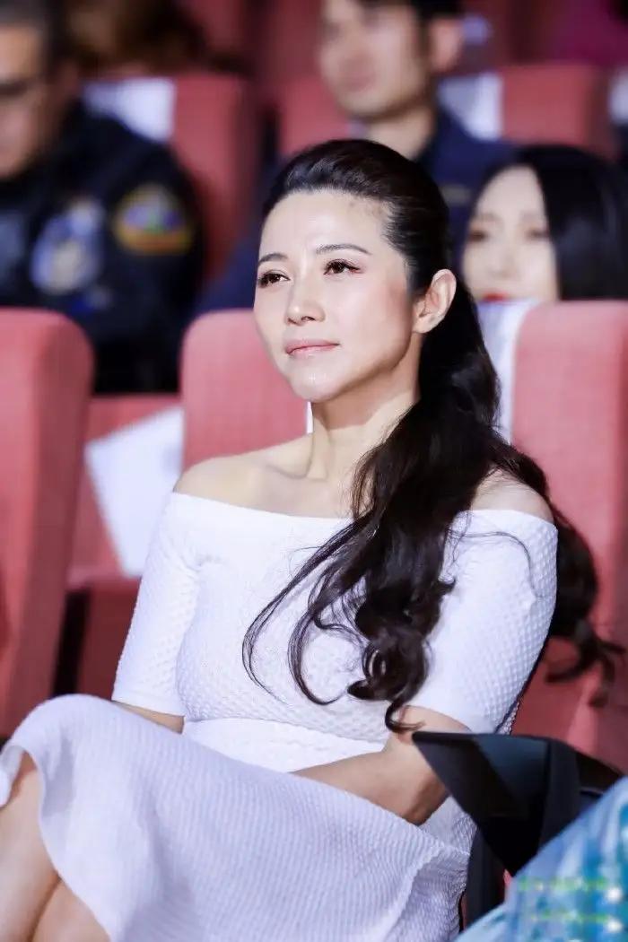 Mingyang Entertainment - Beauty Star - Yan Bingyan - iNEWS