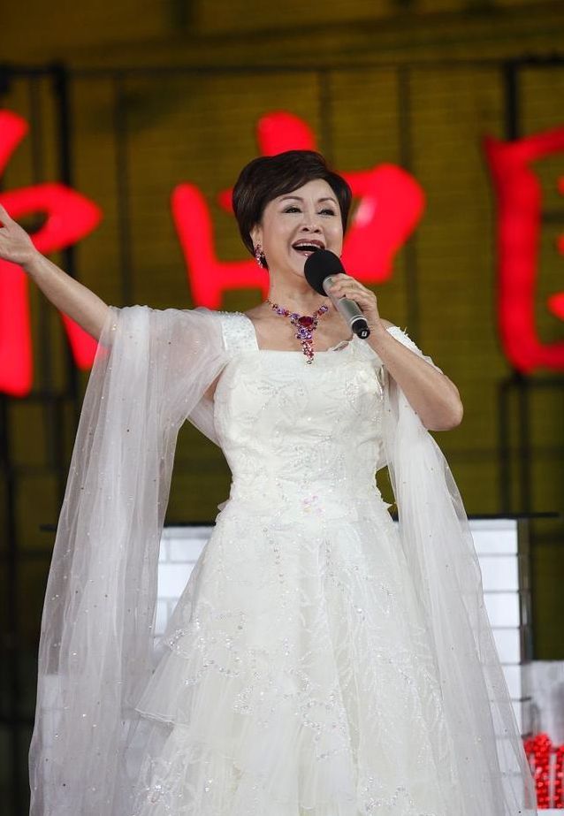 78-year-old Li Guyi still has the burden of being an idol: he wears ...