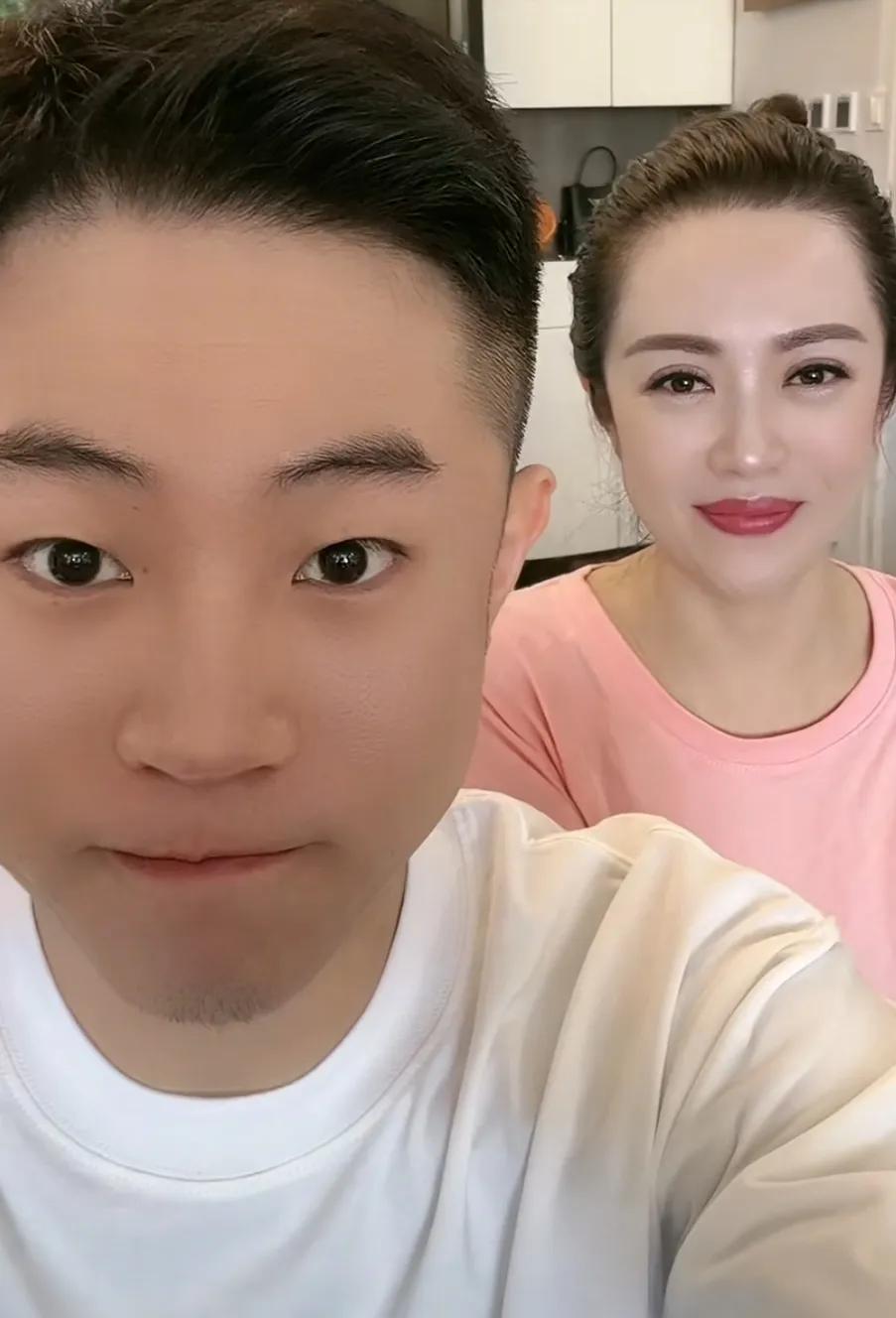 Liu Neng's ex-wife held a live broadcast, and fans asked her why she ...