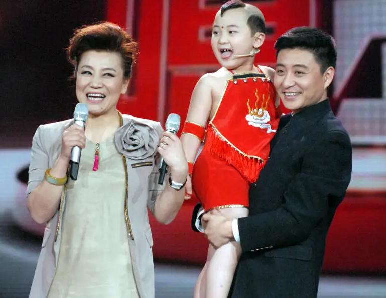 Opera prodigy Deng Minghe: At the age of 6, he went to the Spring ...