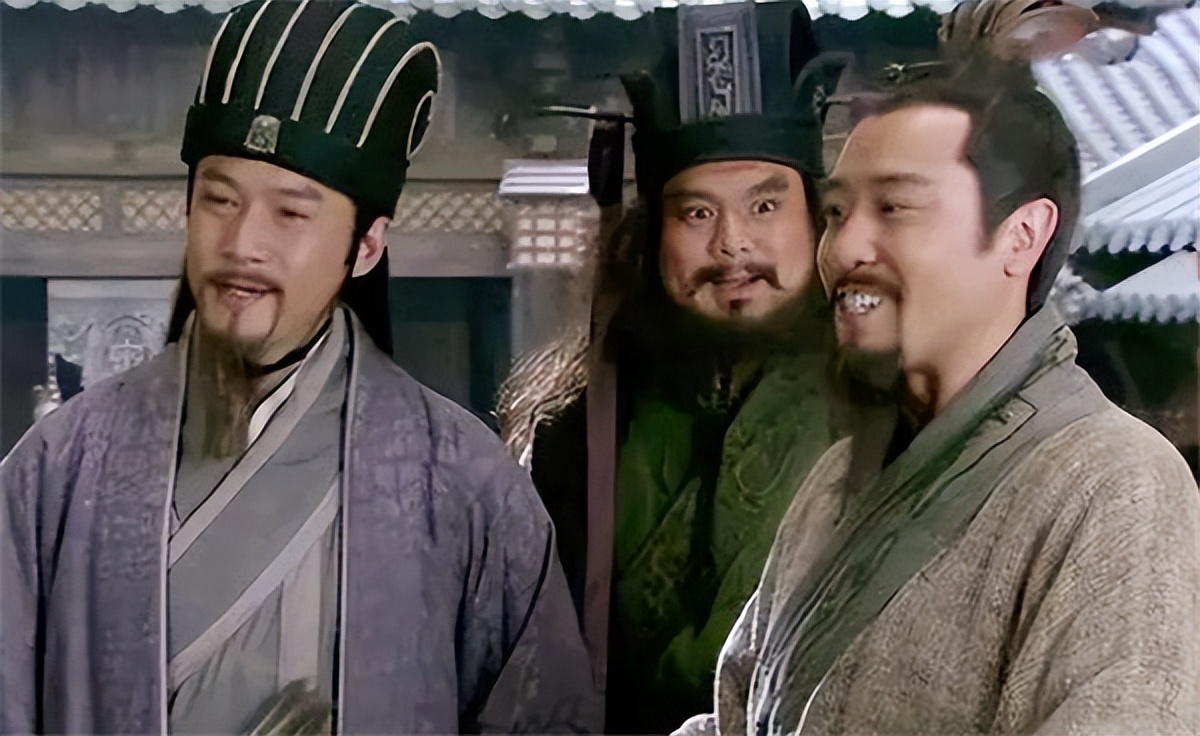 Before Zhuge Liang died, he left behind a spy who tortured two geniuses ...