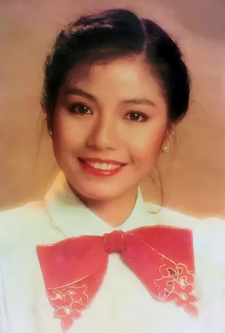 Hong Kong's No. 1 beauty, Zhong Chuhong: her husband passed away and ...